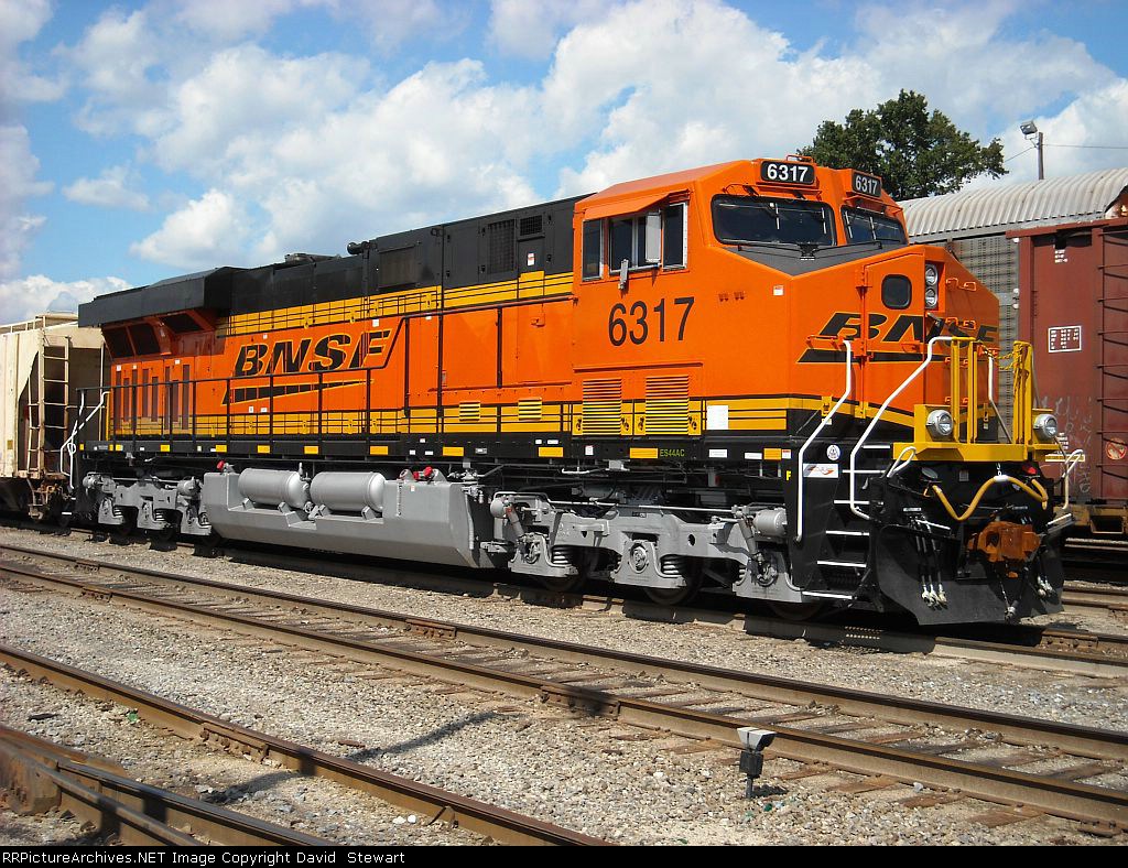 BNSF ES44AC 6317